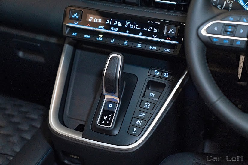TOYOTA VOXY 1.8 Hybrid S-Z BLACK - Car Loft Auto Import โชว์รูม Alphard ...
