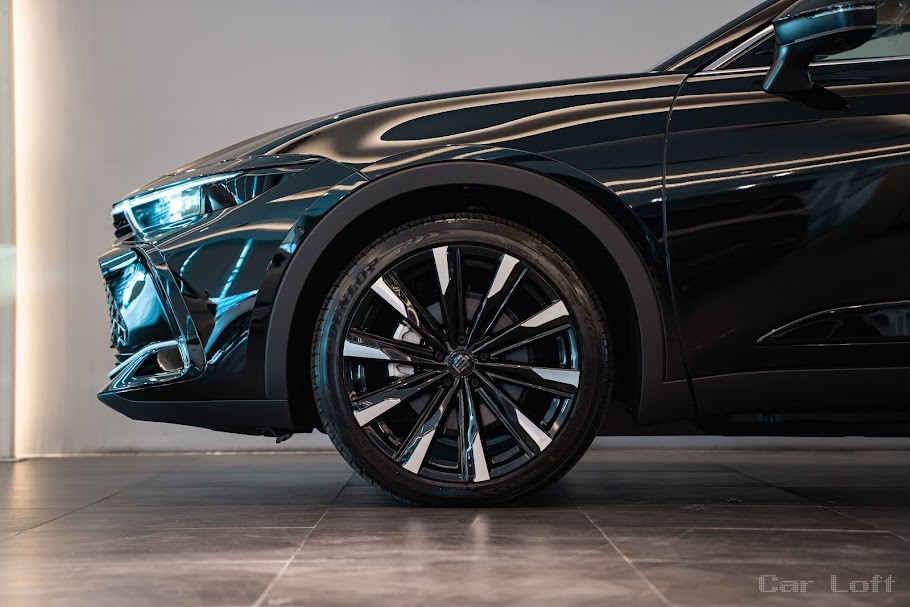 TOYOTA Crown RS BLACK - Car Loft Auto Import โชว์รูม Alphard Vellfire ...